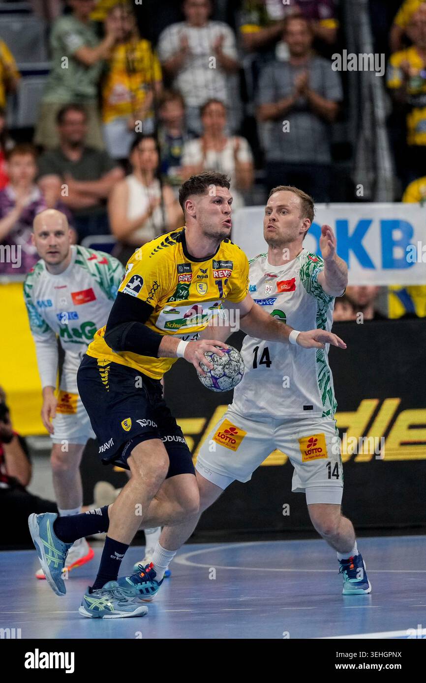 v.li.: Sebastian Heymann (RNL, 13), Omar Ingi Magnusson (SCM, 14 ...