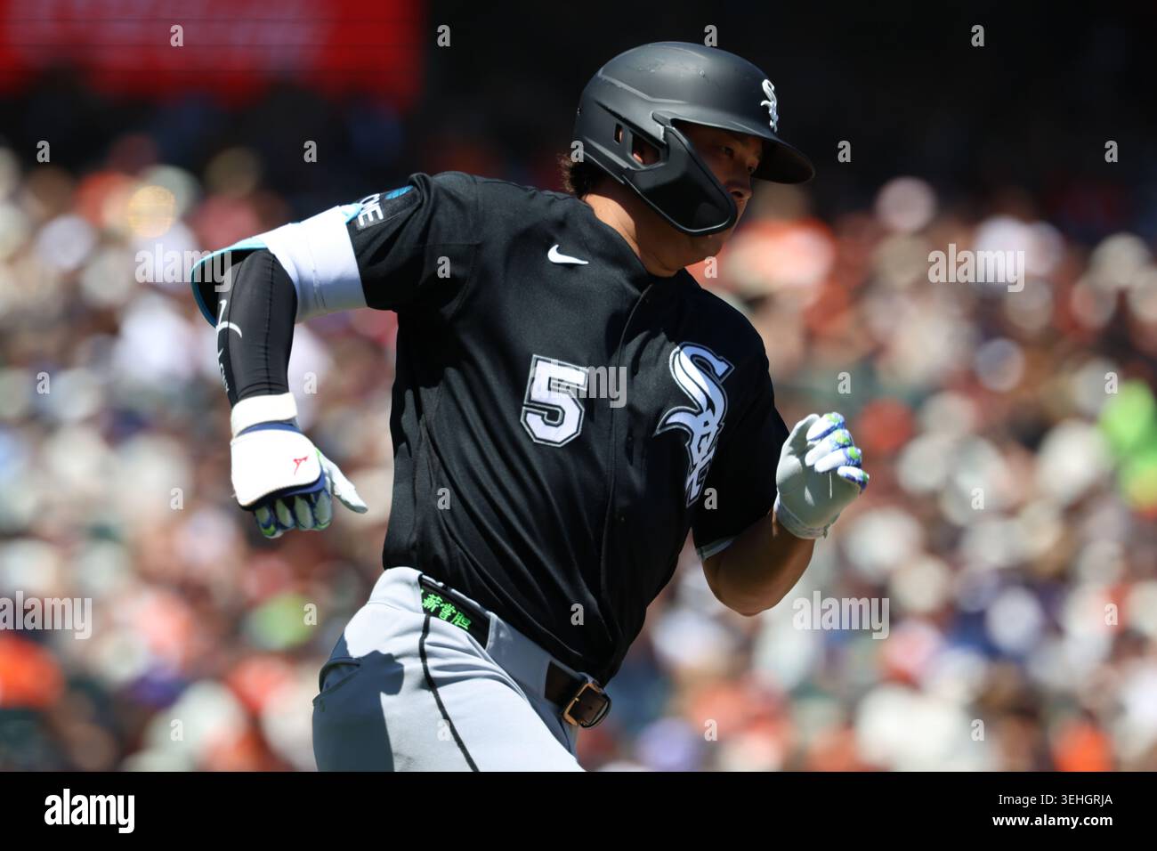 Chicago White Sox's Munetaka Murakami (5) runs to first base during the ...
