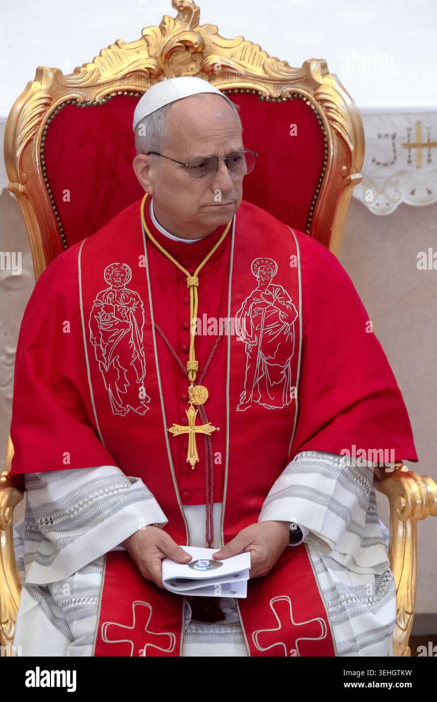 Pope Leo XIV meets with clergy and families who have suffered from ...