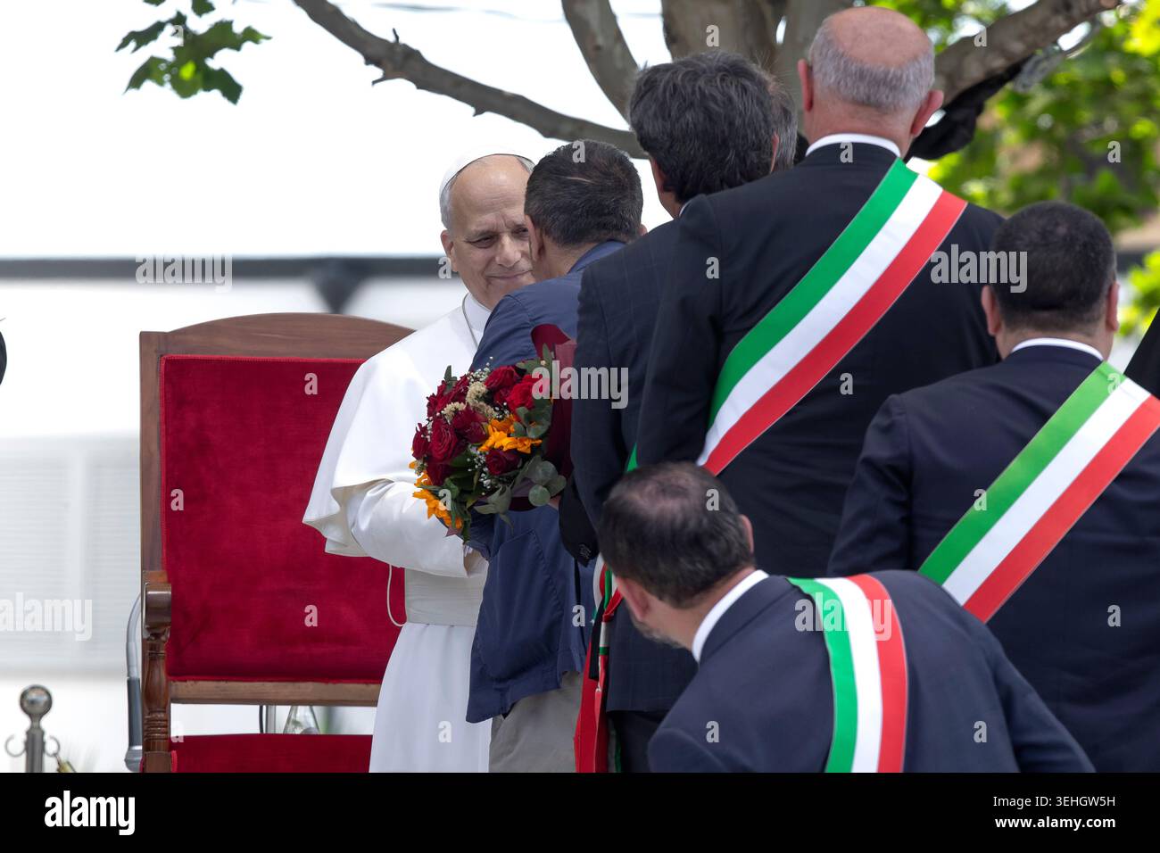 Pope Leo XIV meets the mayors and faithful of the various ...