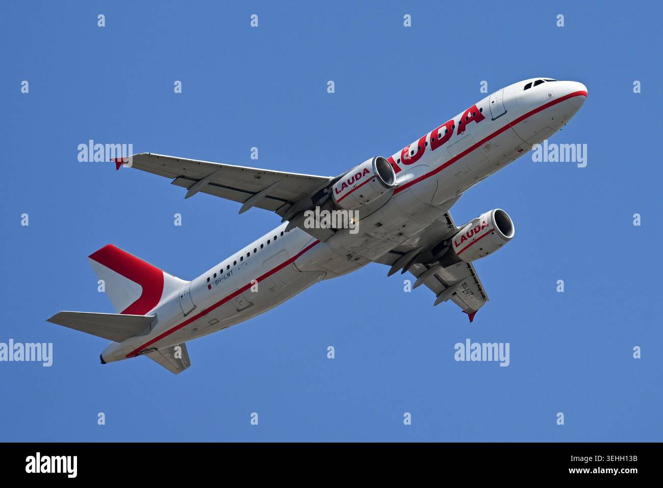 Airbus A320-214 Lauda Europe 9H-LMT .Aircraft to Fiumicino airport ...