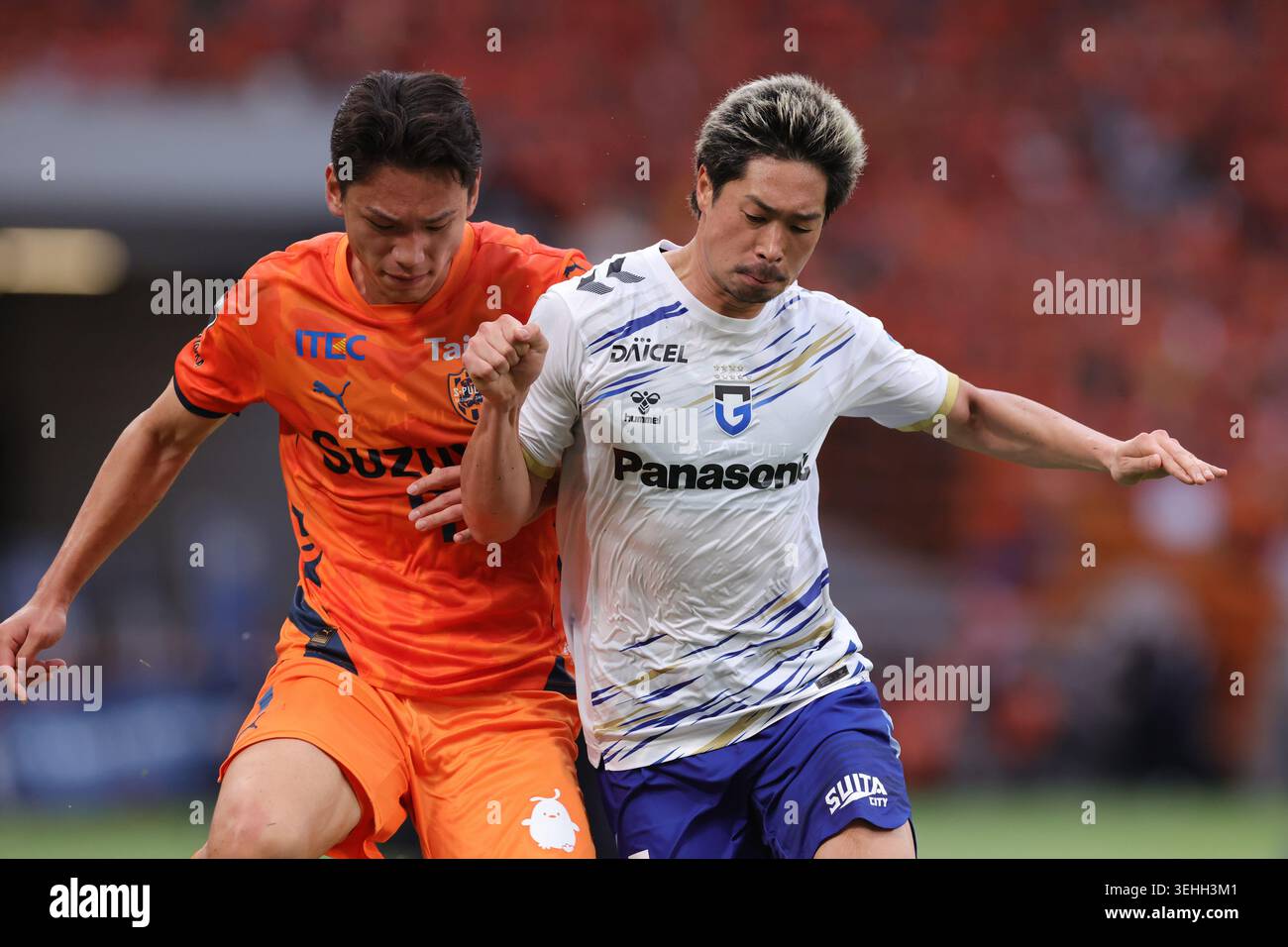 (L-R) Oh Se Hun (S-Pulse), Genta Miura (Gamba), MAY 24, 2026 - Football ...
