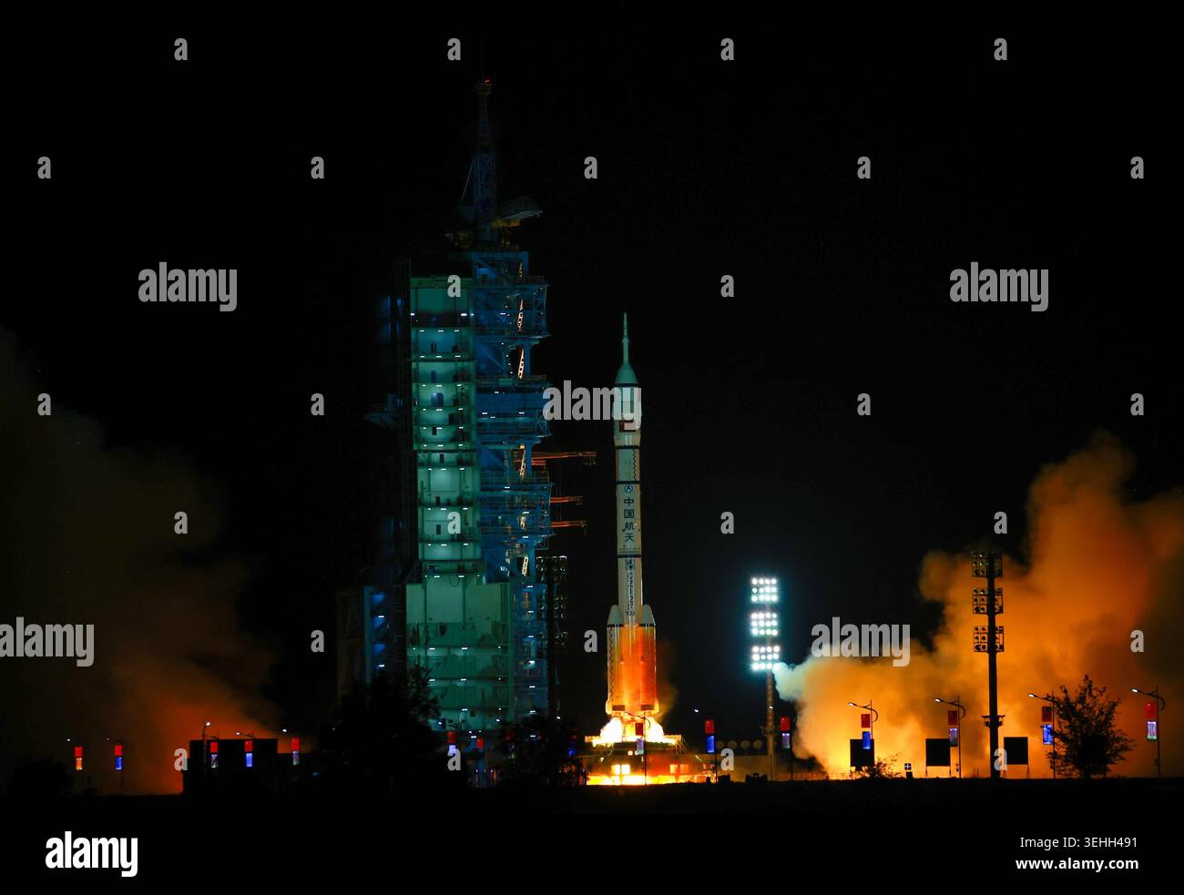 A Long March-2F carrier rocket carrying the Shenzhou-23 manned ...