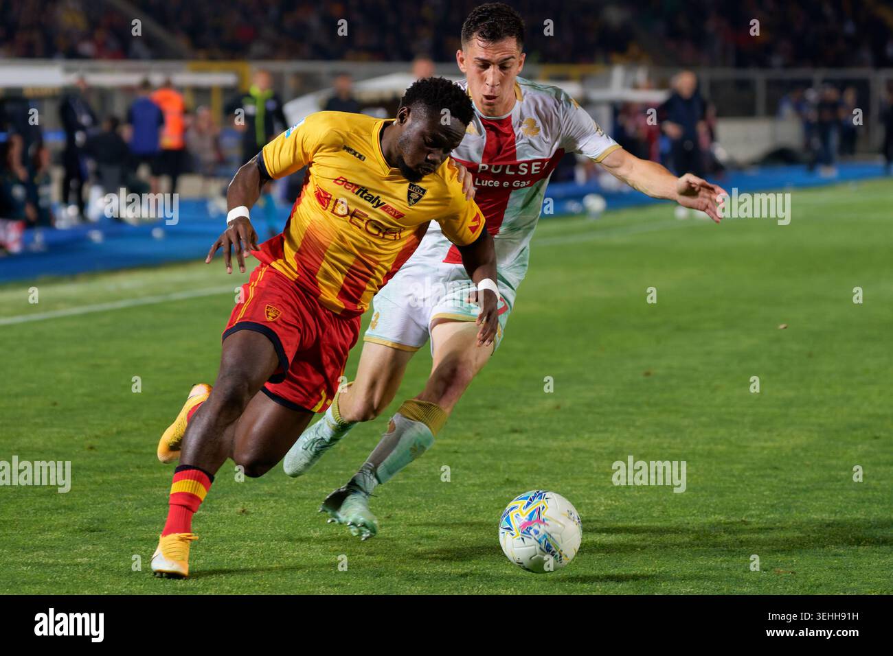 IPA85054020 - Konan N'Dri of US Lecce in action against Patrizio Masini ...