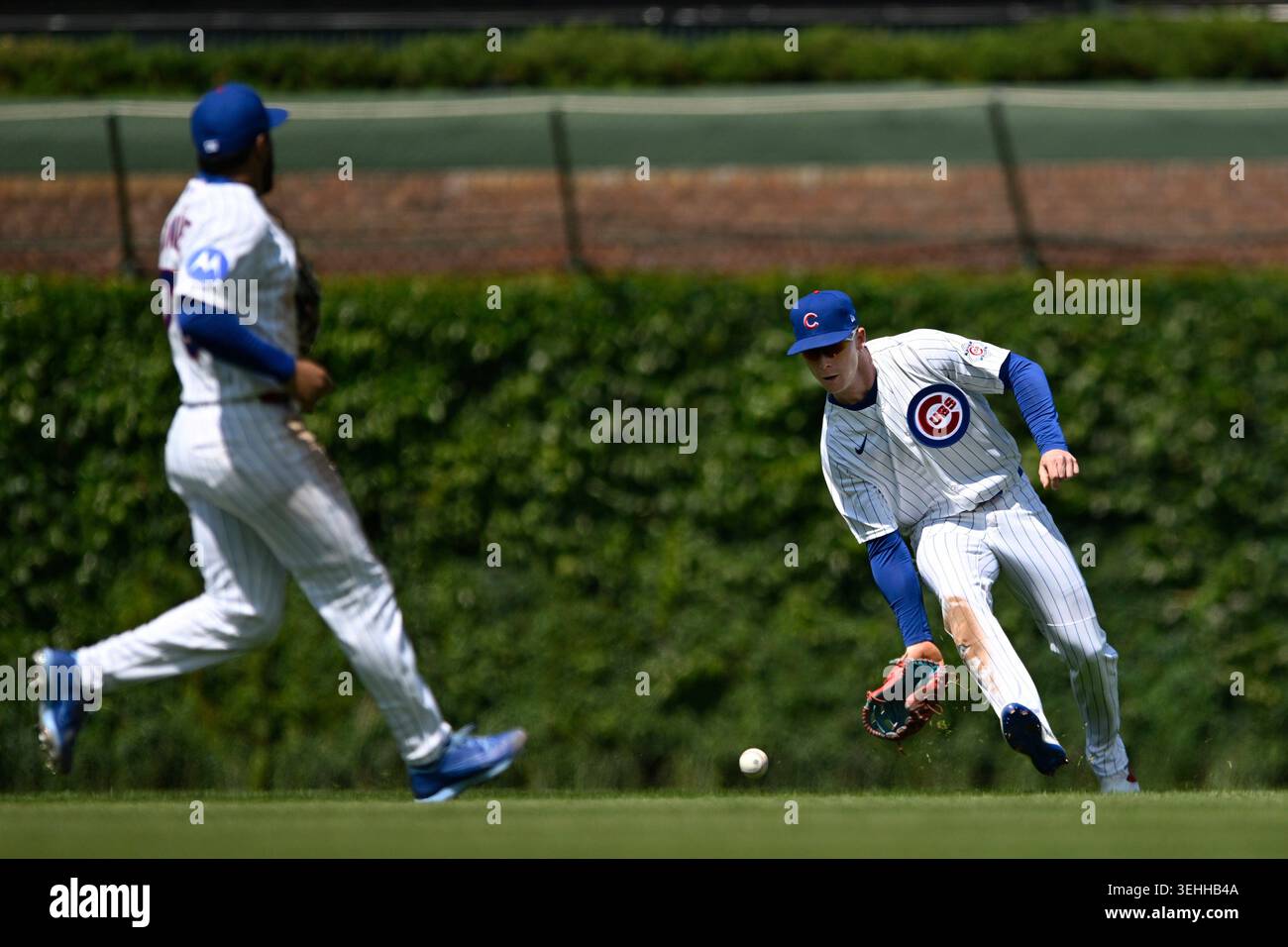 Chicago Cubs center fielder Pete Crow-Armstrong fields a two-run single ...