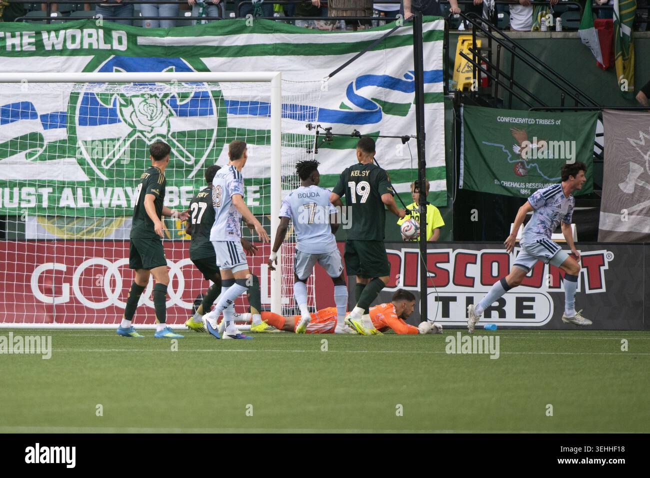PORTLAND, OR - MAY 23: San José Earthquakes defender Daniel Munie (5 ...