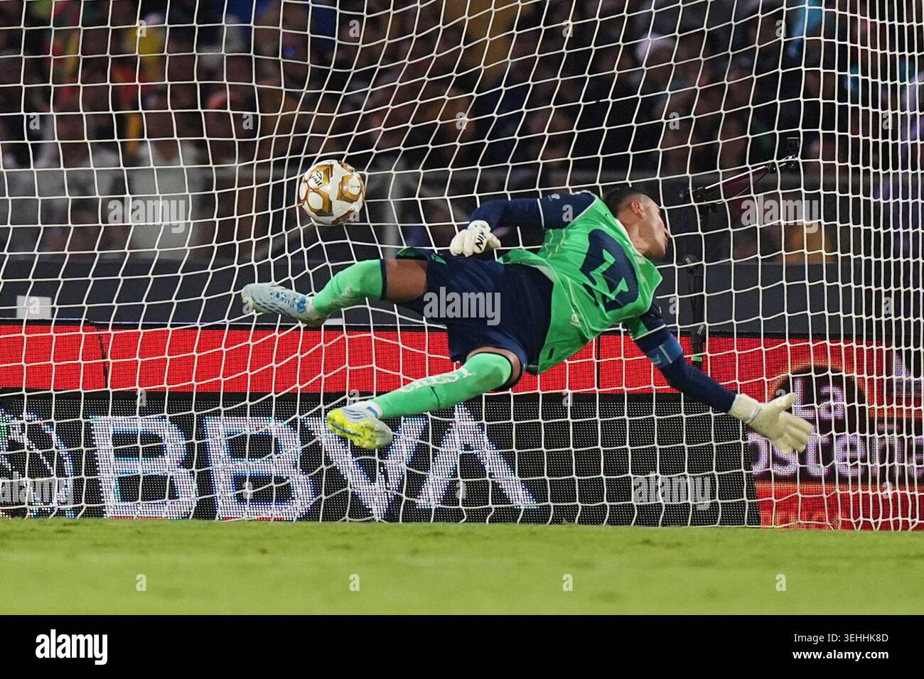 Pumas' goalkeeper Keylor Navas fails to block a shot by Cruz Azul's ...