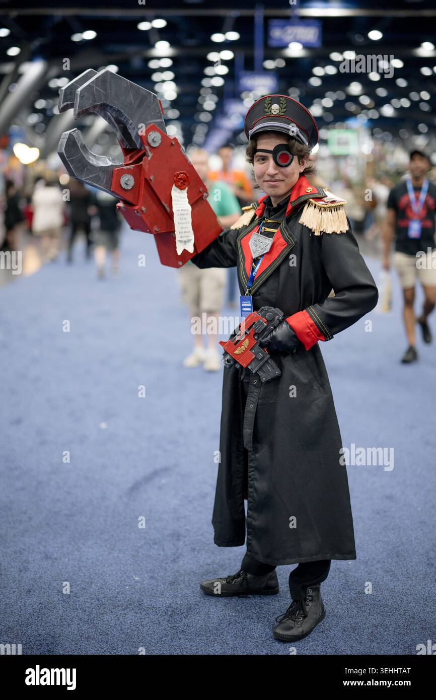 Cosplayer Alexander Prieto dressed as Commissar Yarrick from Warhammer ...