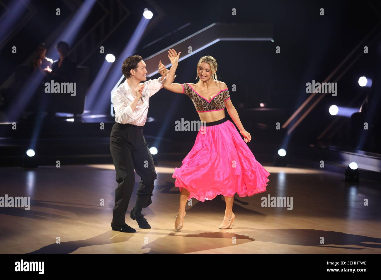 Anna-Carina Woitschack mit Evgeny Vinokurov in der elften Live-Show der ...