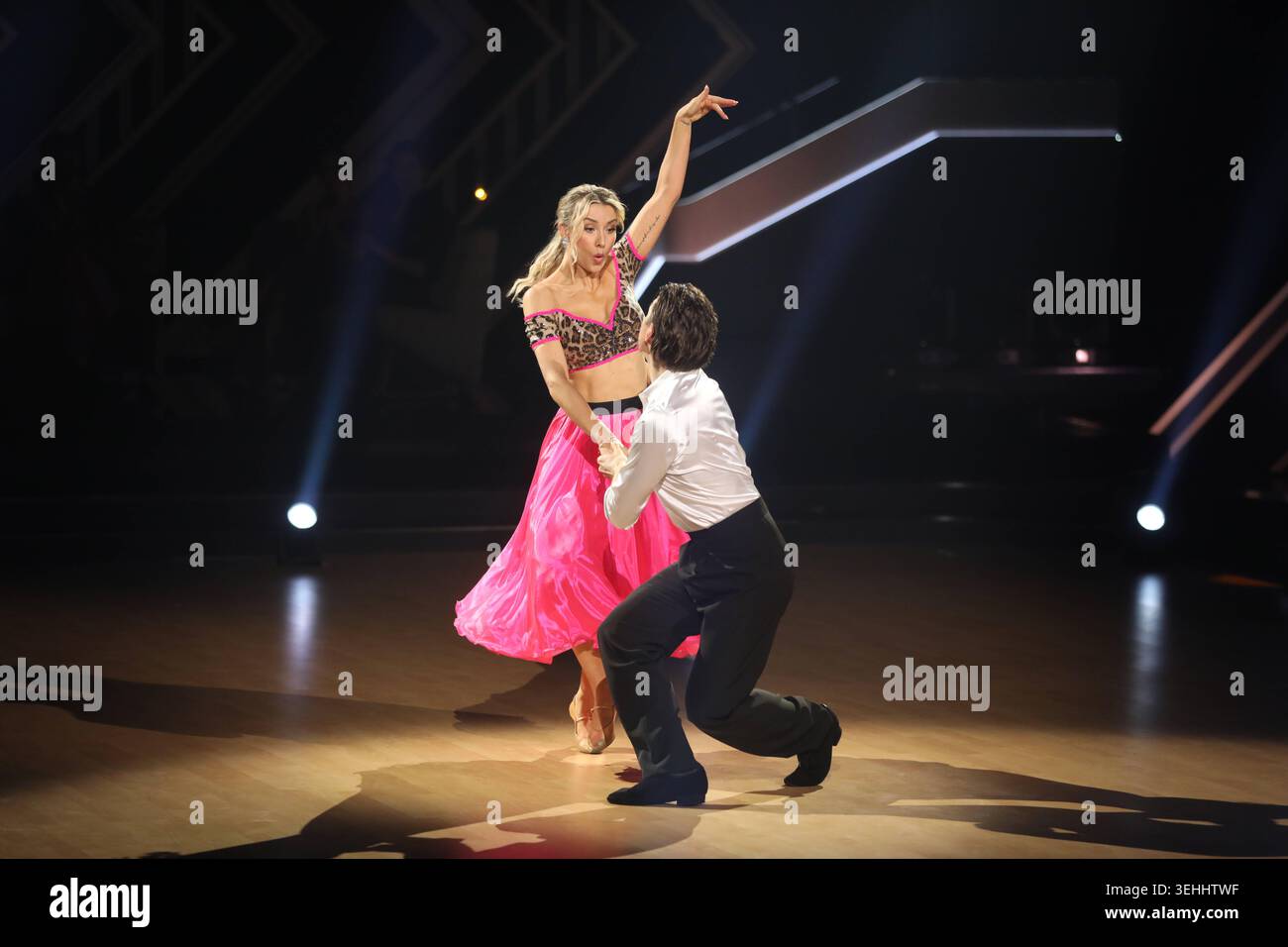 Anna-Carina Woitschack mit Evgeny Vinokurov in der elften Live-Show der ...
