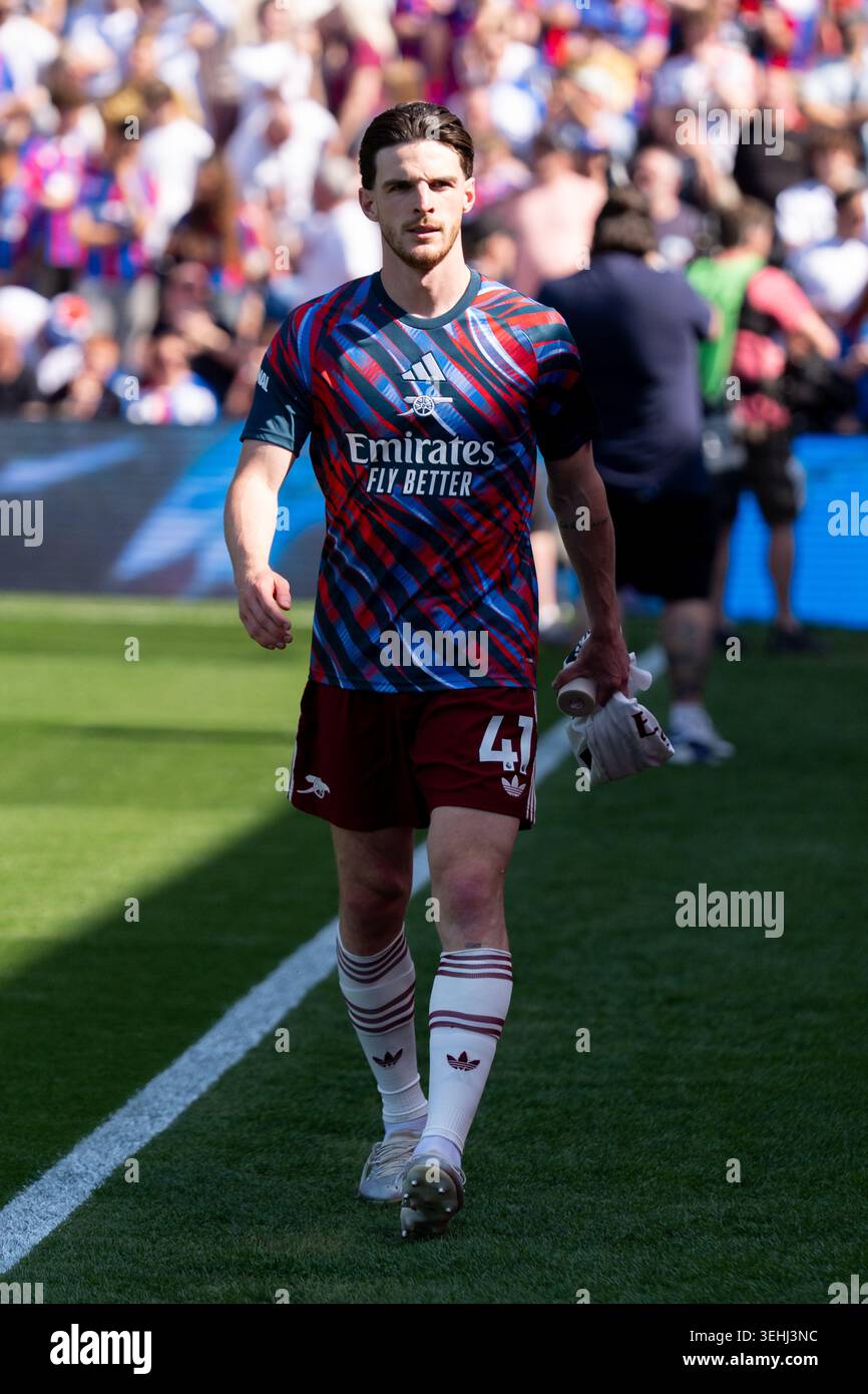 LONDON, ENGLAND - MAY 24: Declan Rice #41 of Arsenal walks to the bench ...