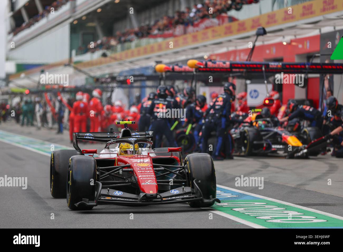 (260525) -- MONTREAL, May 25, 2026 (Xinhua) -- Ferrari's Lewis Hamilton ...