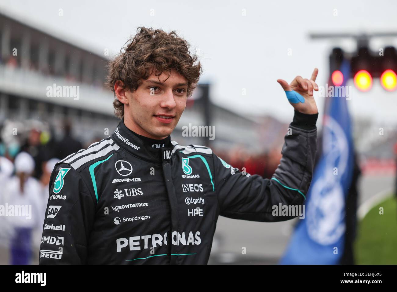 (260525) -- MONTREAL, May 25, 2026 (Xinhua) -- Mercedes' Kimi Antonelli ...