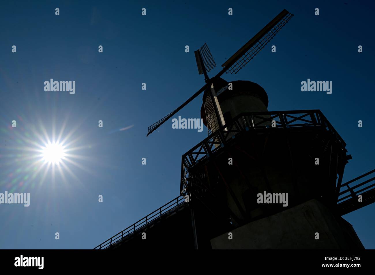 25 May 2026, Hesse, Bad Nauheim: The windmill tower "An der langen Wand ...