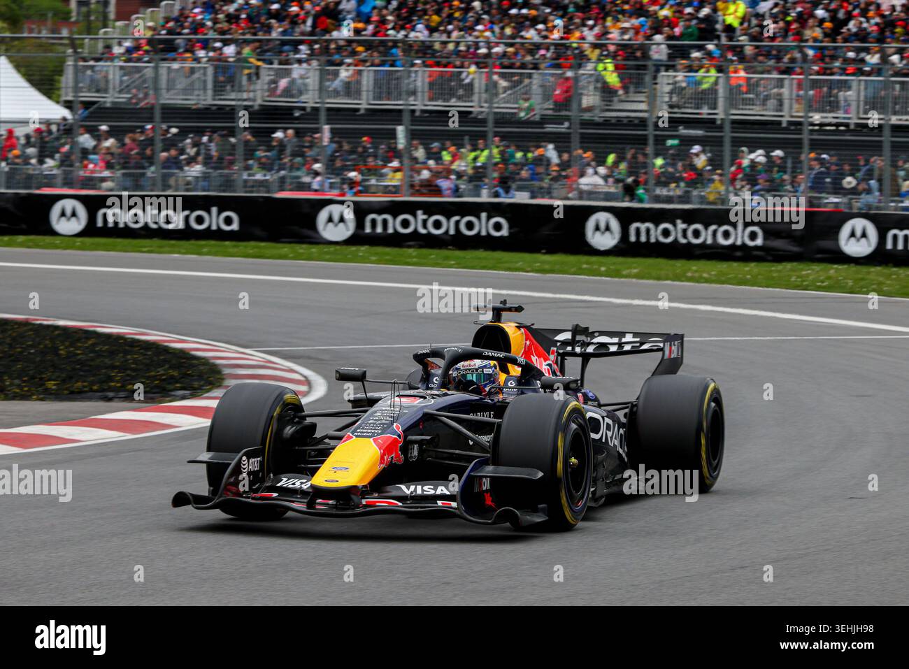 Max Verstappen of Netherlands driving the (3) Oracle Red Bull Racing ...