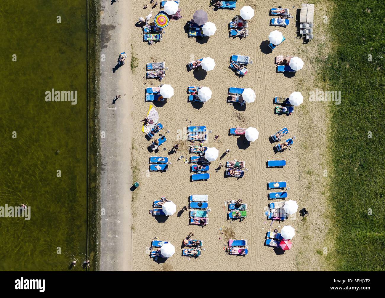 MUIDERBERG - Recreationists enjoy the lovely weather on a beach in ...
