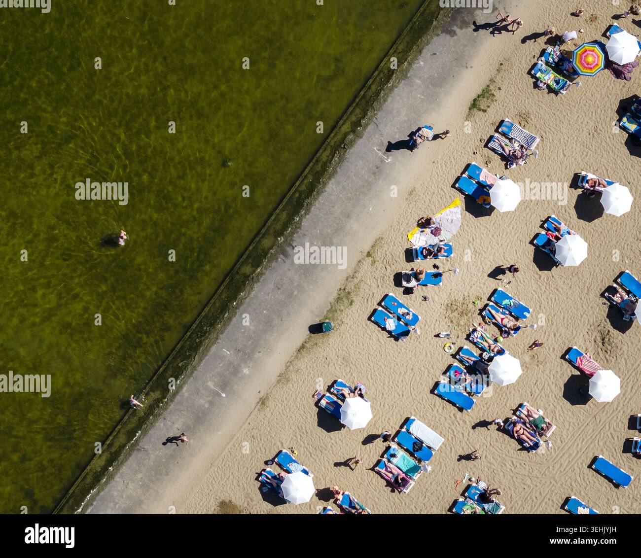 MUIDERBERG - Recreationists enjoy the lovely weather on a beach in ...