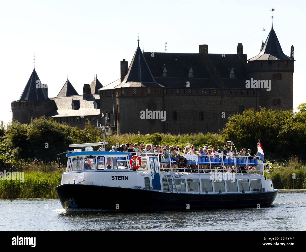 MUIDEN - Recreationists are enjoying the lovely weather in Muiden. On ...