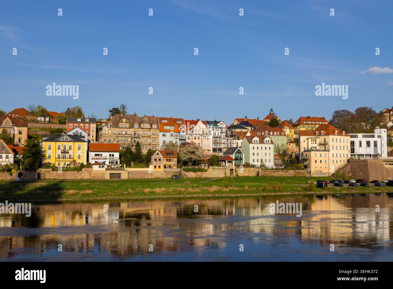 Meissen Häuser des Stadteils Vorbrücke am Elbufer. Meissen Sachsen ...