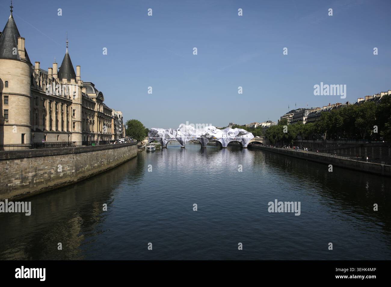 Paris, France, on tuesday 25 May 2026, the caveof Pont Neuf, a ...