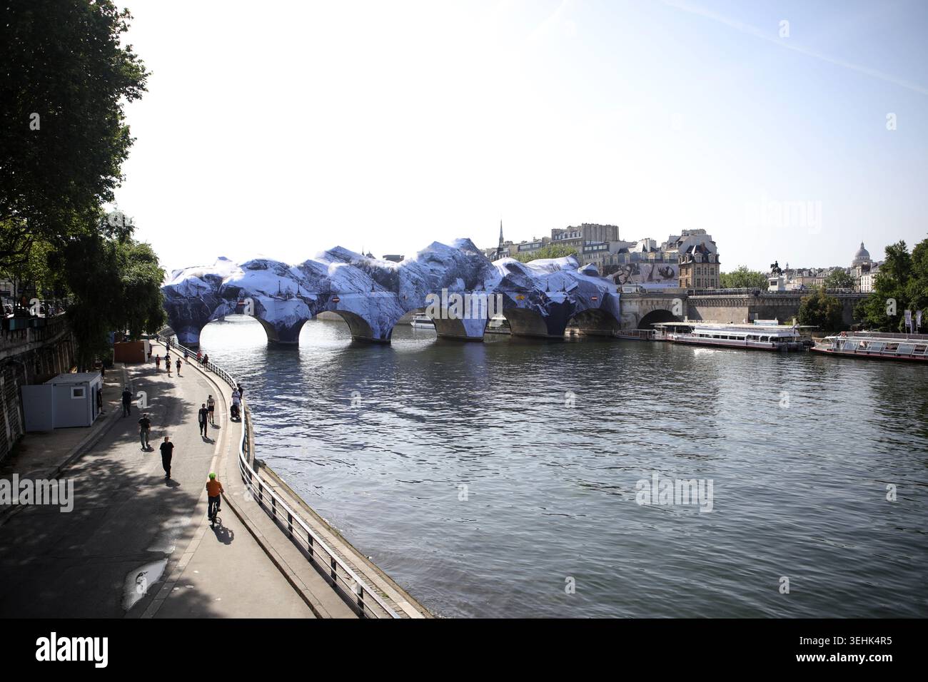 Paris, France, on tuesday 25 May 2026, the caveof Pont Neuf, a ...