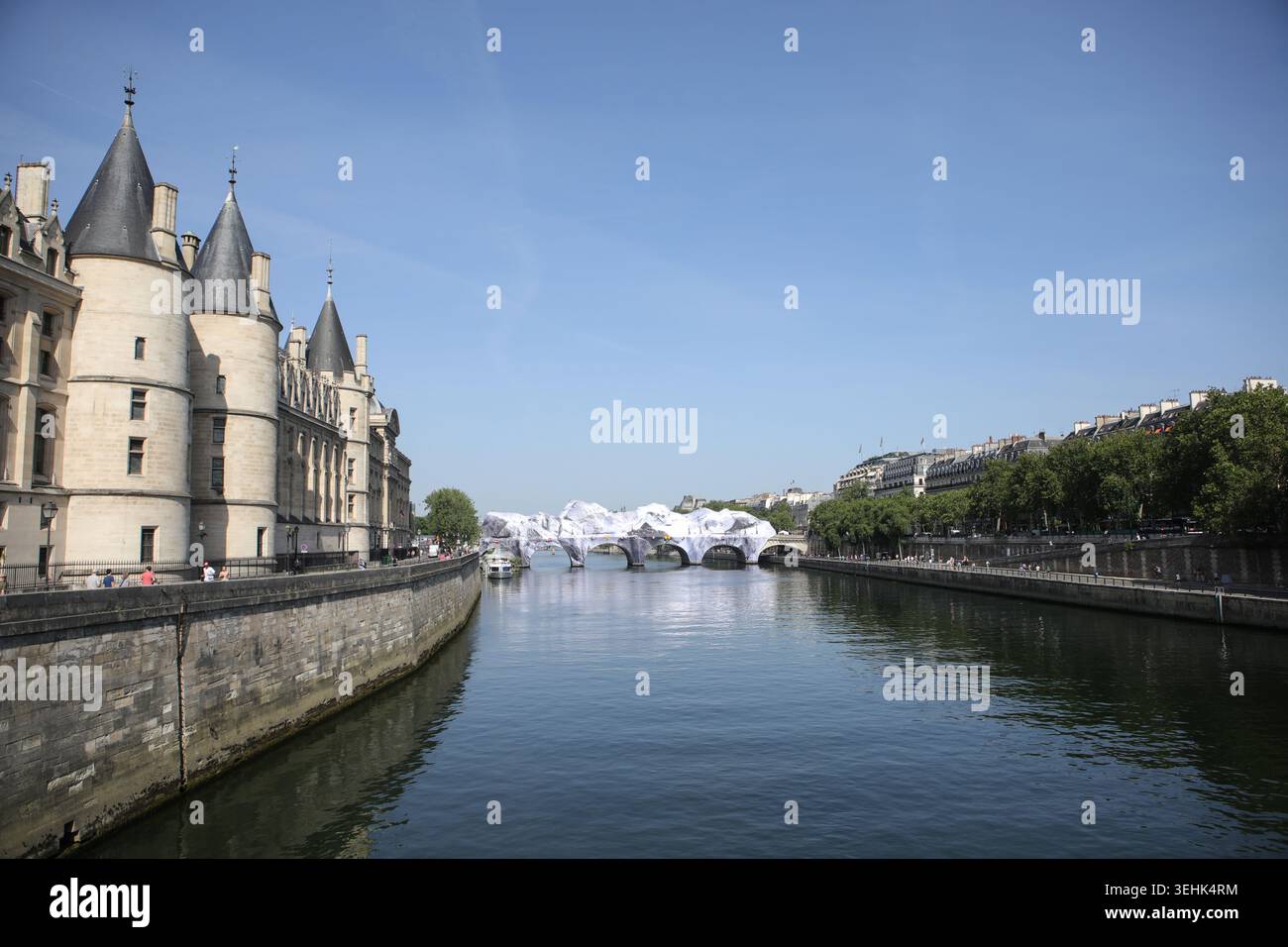 Paris, France, on tuesday 25 May 2026, the caveof Pont Neuf, a ...