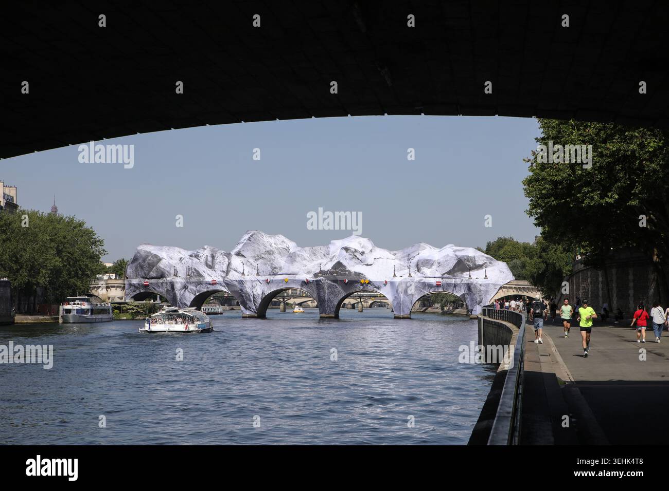 Paris, France, on tuesday 25 May 2026, the caveof Pont Neuf, a ...