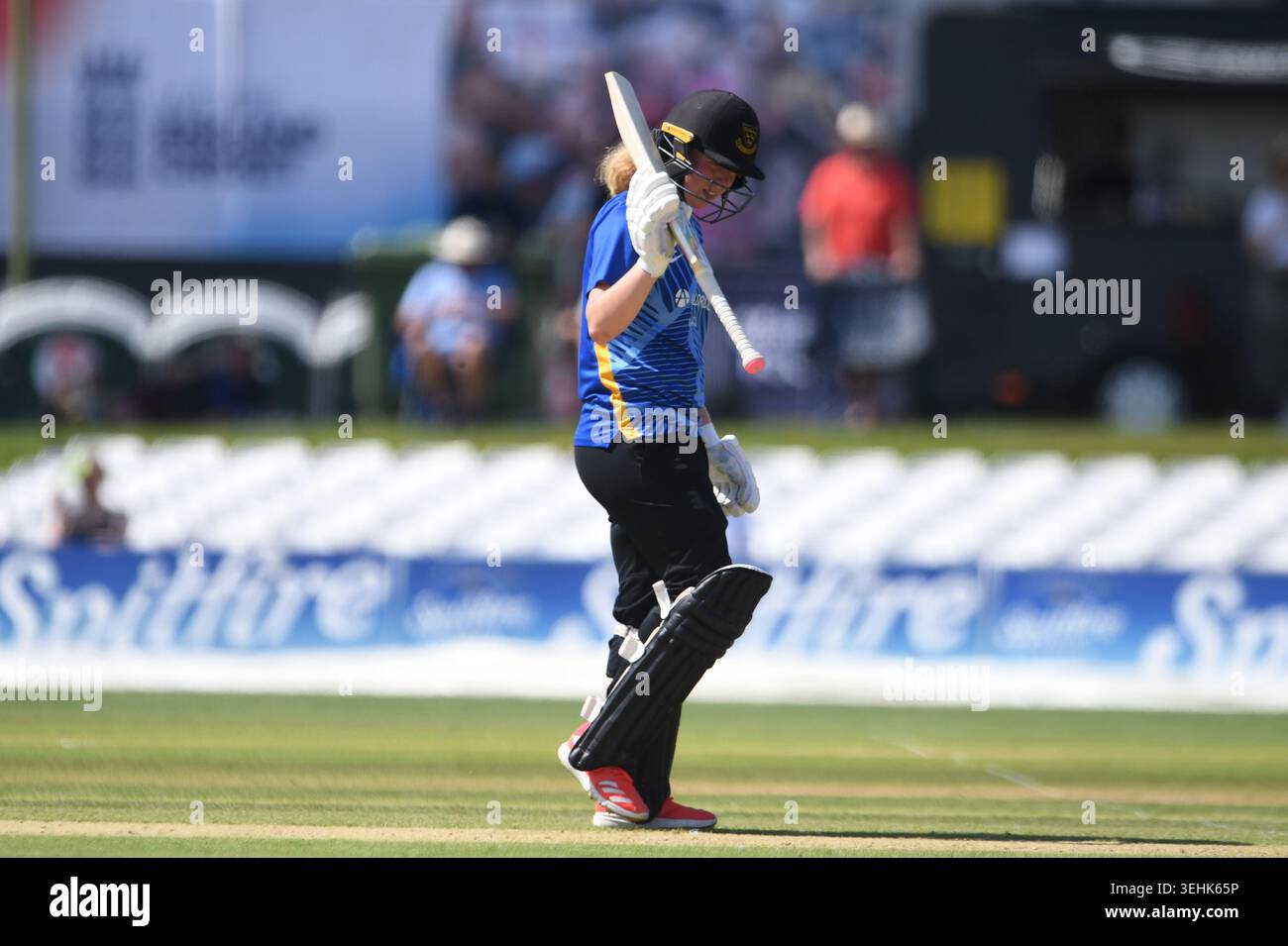 Canterbury, England. 25th May 2026. Mollie Adams raises her bat after ...