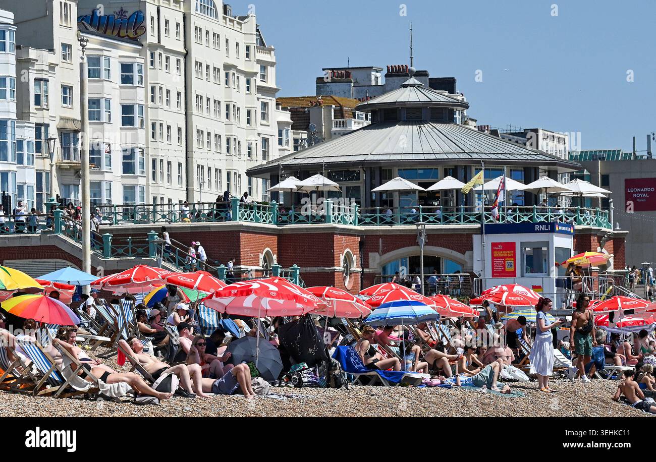 Brighton UK 25th May 2026 - Crowds flock to Brighton beach on bank ...
