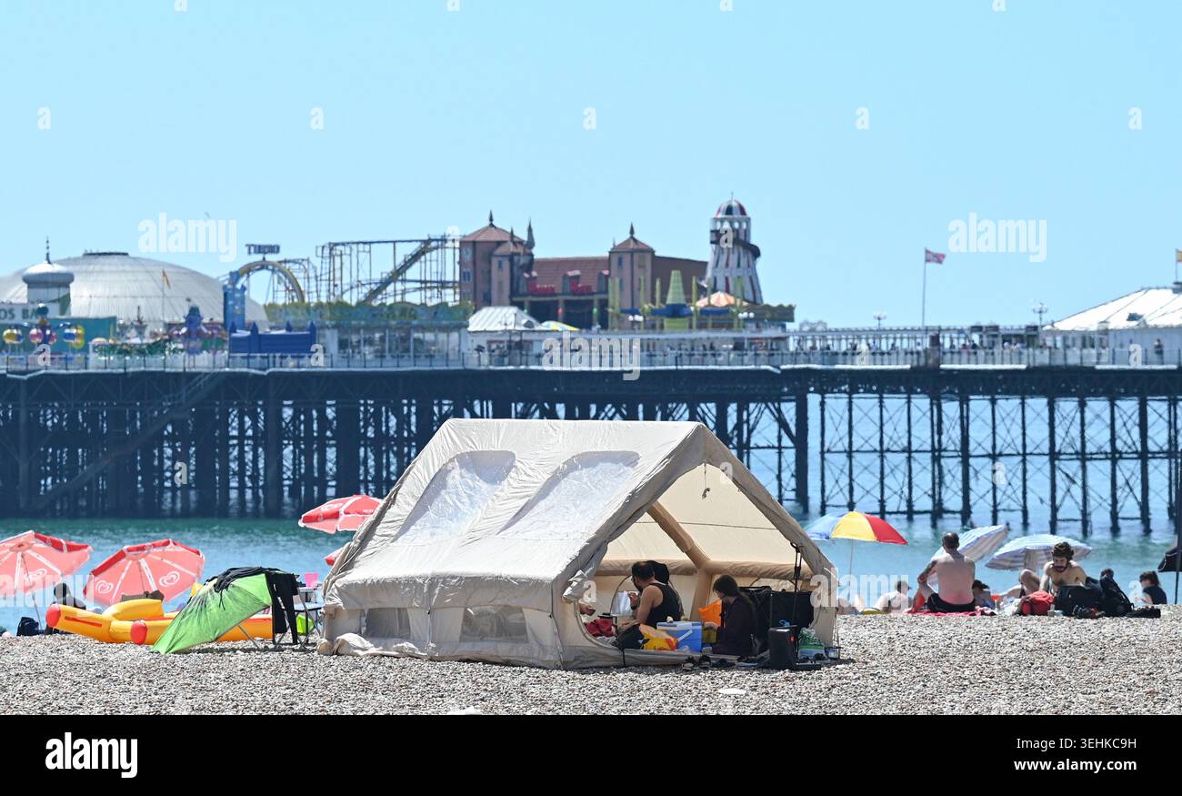 Brighton UK 25th May 2026 - Crowds flock to Brighton beach to enjoy the ...