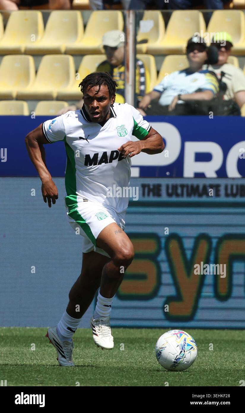 Sassuolo’s Armand Laurientè during the Serie A soccer match between ...