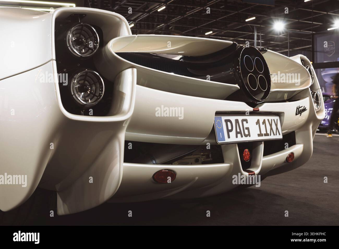 Gurney flap hi-res stock photography and images - Alamy
