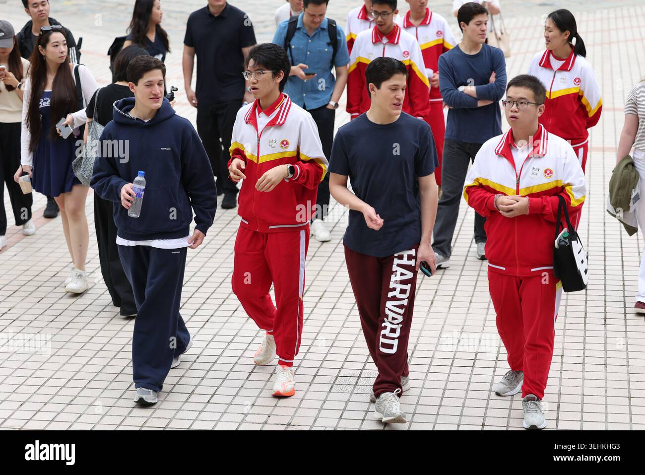 (260525) -- GUIYANG, May 25, 2026 (Xinhua) -- International students ...
