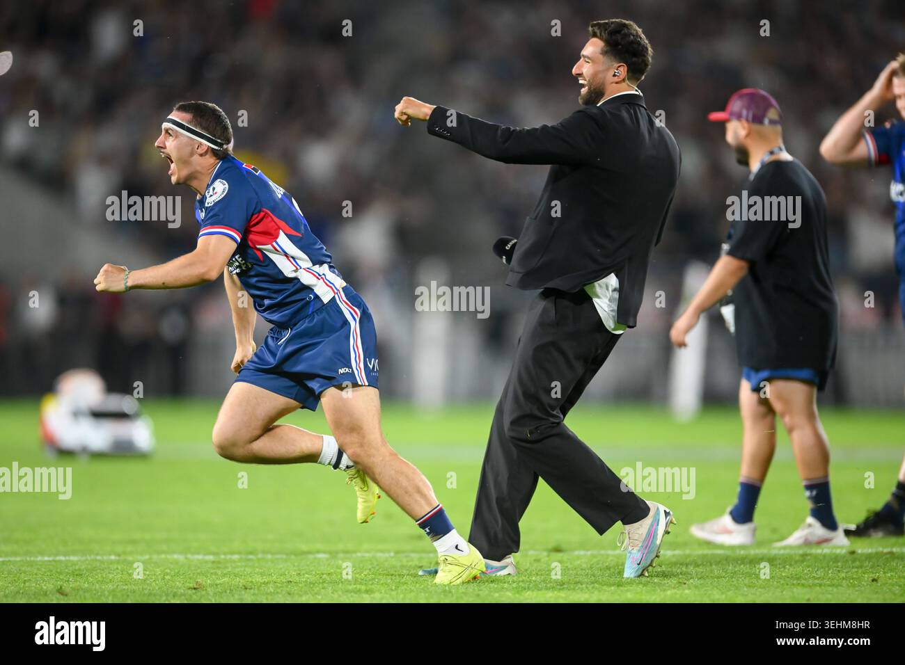 Sacha Valleau of Canal + and Djayson of France during the Crunch ...