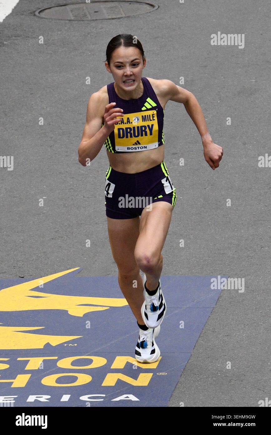 BOSTON, MA - APRIL 18: Sherry Drury of Japan runs in the women's ...