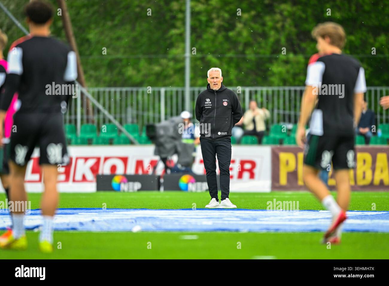 Oslo 20260525. KFUM's coach Jørgen Isnes before the elite football ...