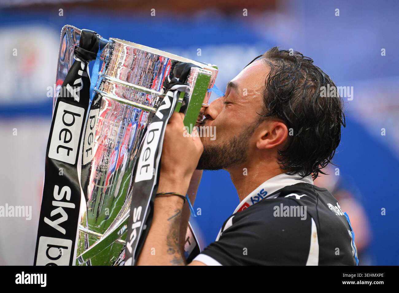 Jodi Jones of Notts County kisses the trophy during the Sky Bet League ...