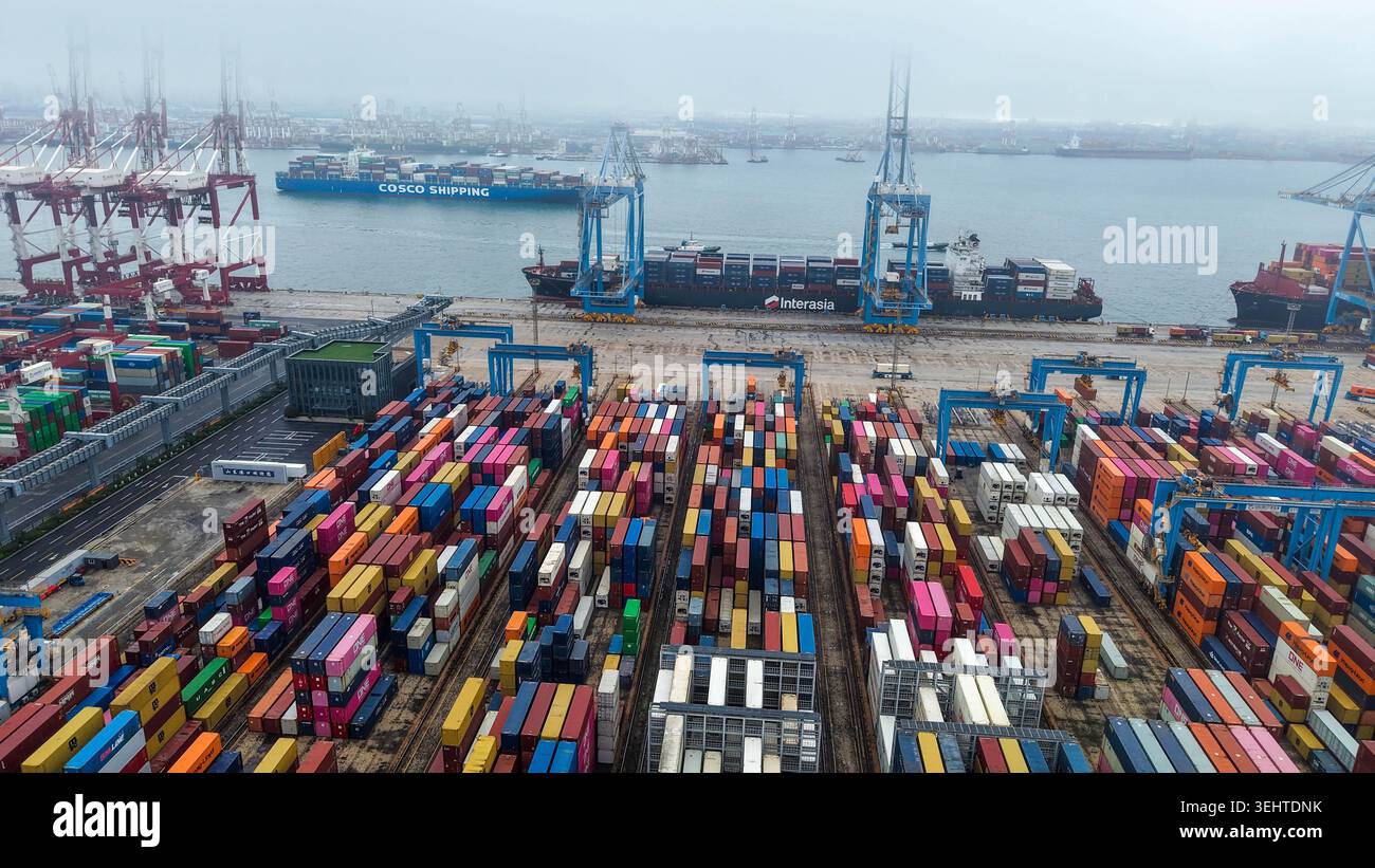 Qingdao Port in east China's Shandong bustles with activity on 26 May ...