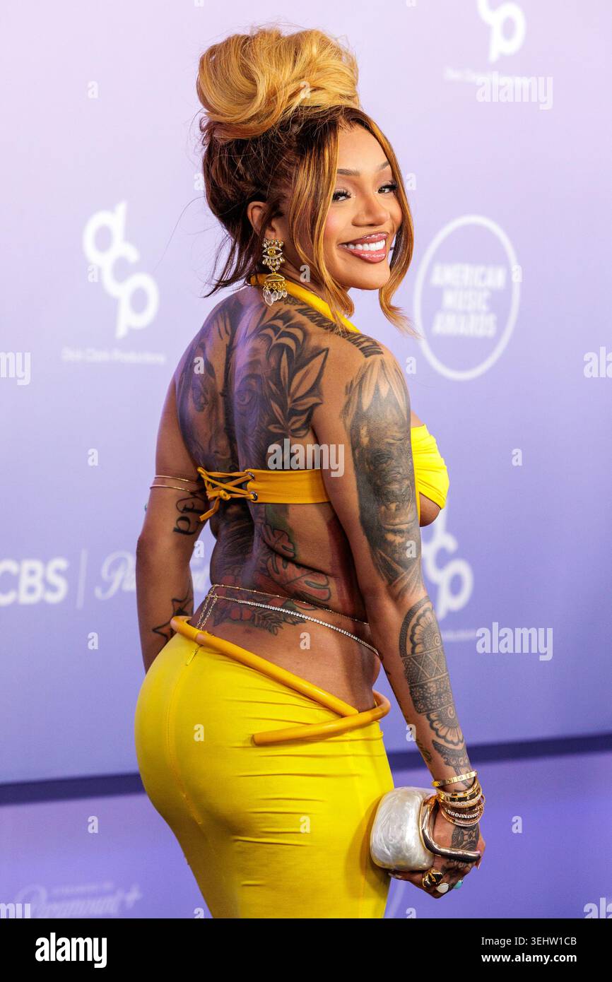 Glorilla attends the 52nd American Music Awards at the MGM Grand Garden ...