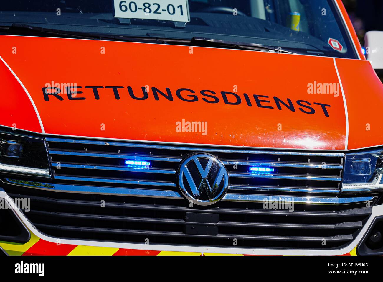 Aufschrift "Rettungsdienst" auf Rettungswagen, mit Blaulicht Symbolfoto ...