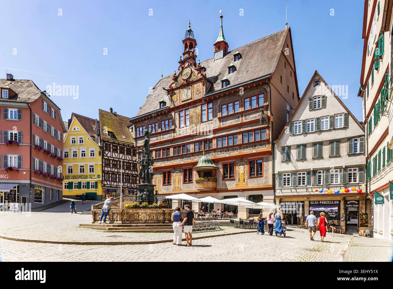 Historische Altstadt am Markplatz von Tübingen. Rathaus mit ...