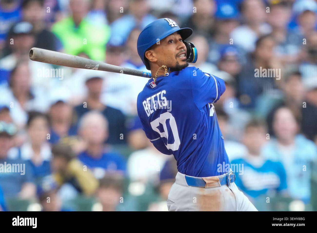Los Angeles Dodgers' Mookie Betts at bat during the sixth inning of a ...