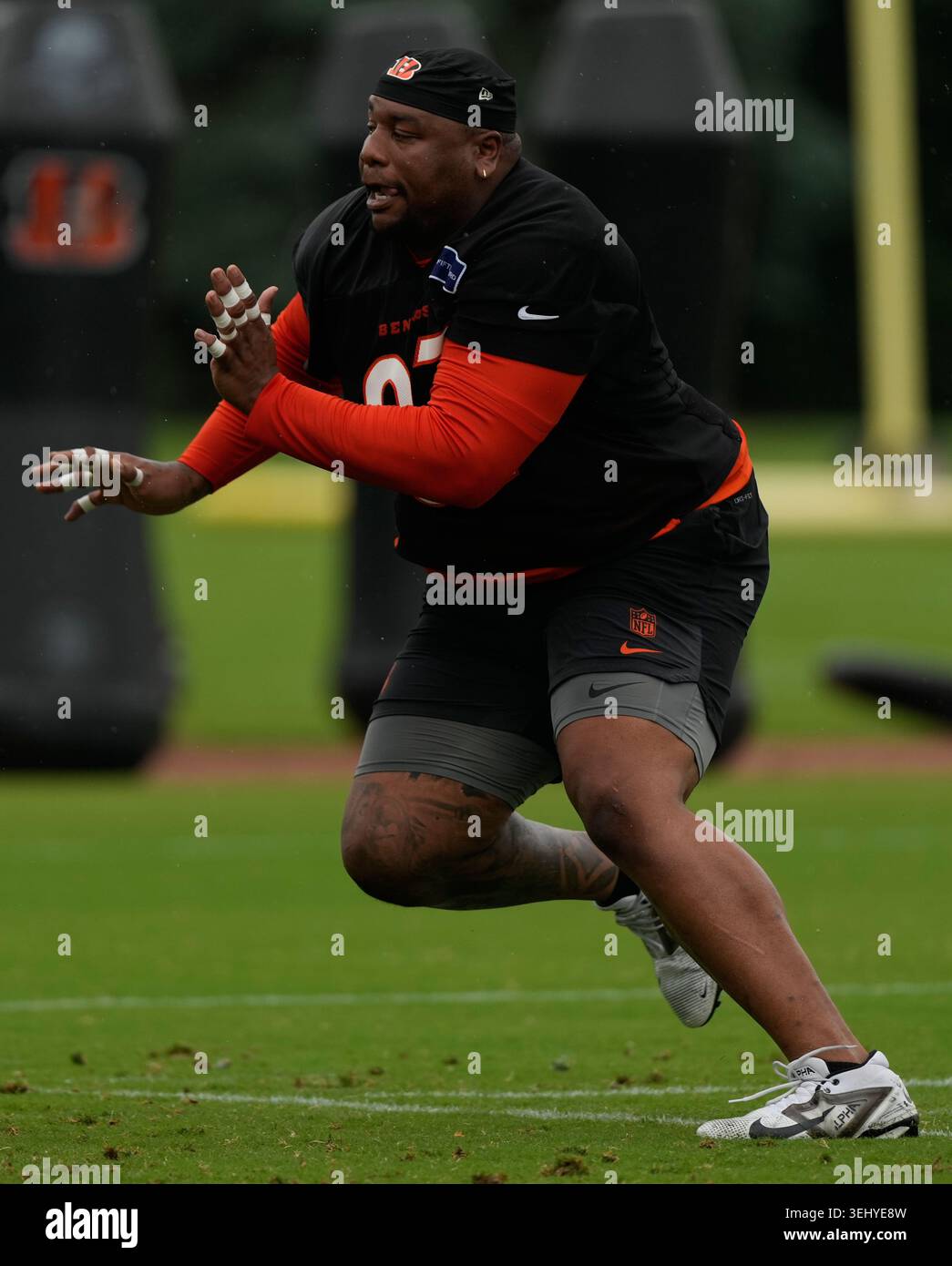Cincinnati Bengals defensive tackle Dexter Lawrence II runs during the ...