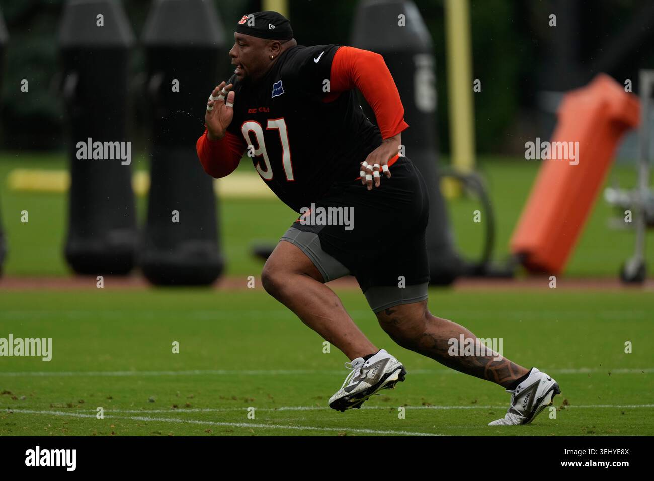 Cincinnati Bengals defensive tackle Dexter Lawrence II runs during the ...