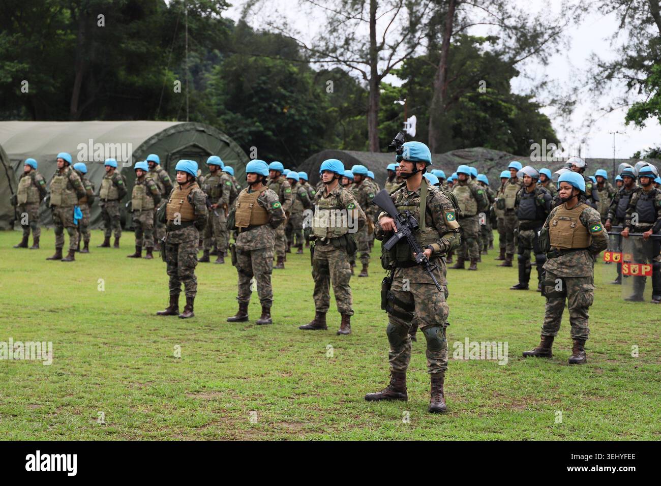 Demonstration of capabilities by the Brazilian Navy's marines for a UN ...