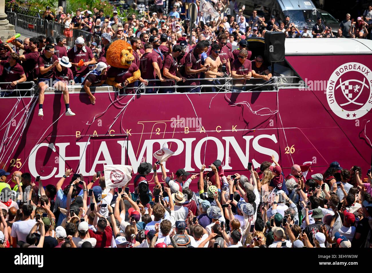 Team of UBB during the team's Union Bordeaux Begles return on May 24 ...
