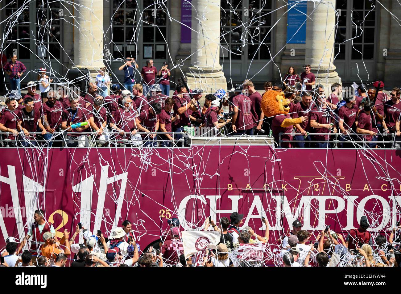 Team of UBB during the team's Union Bordeaux Begles return on May 24 ...