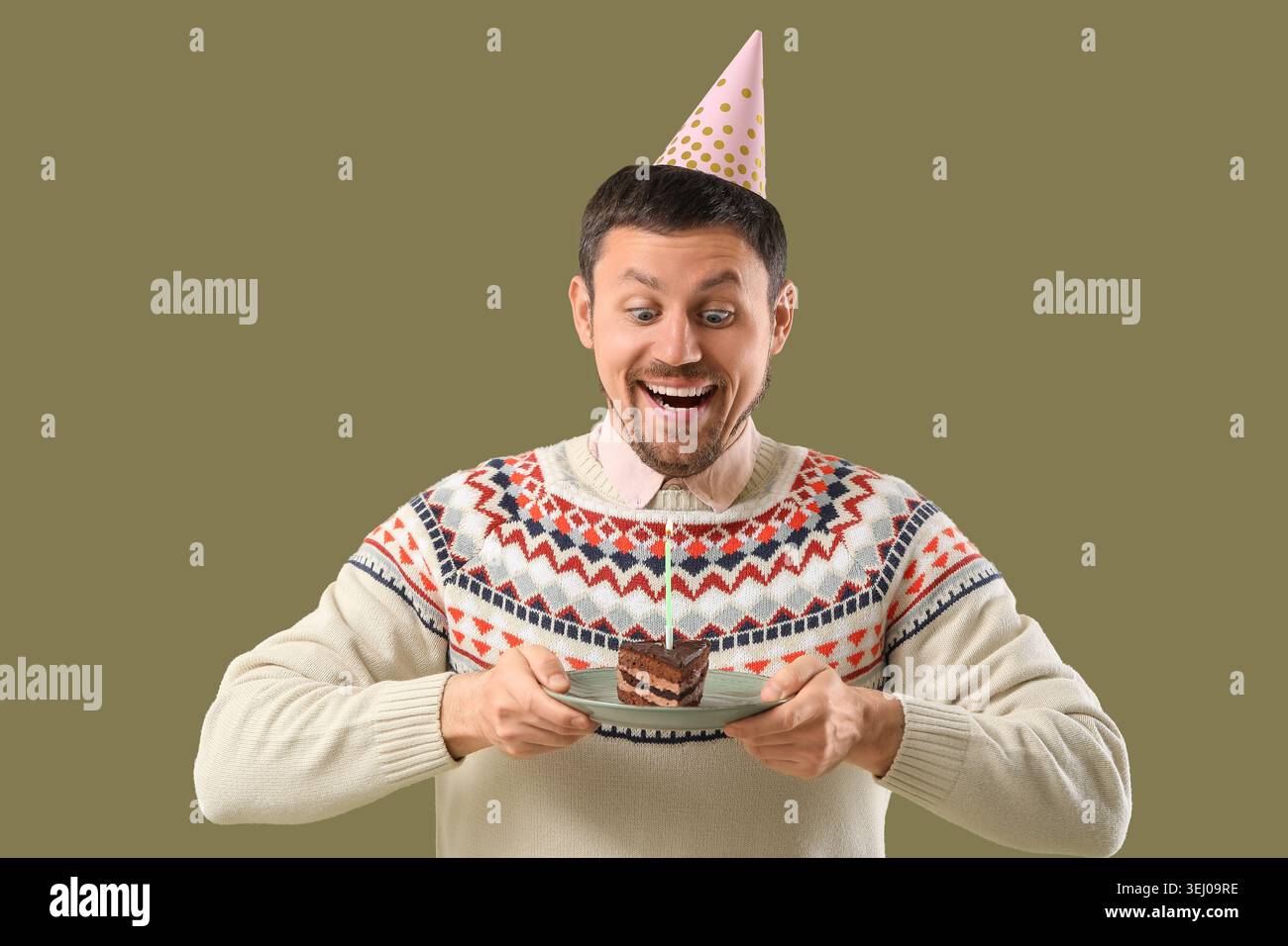 Happy man with birthday cake on color background Stock Photo - Alamy