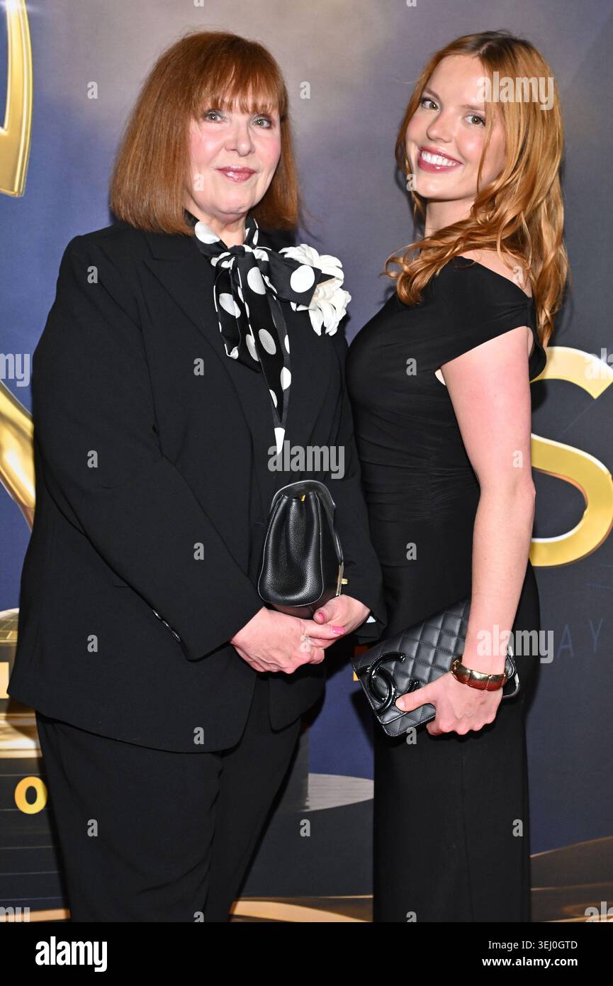 (L-R) Eileen O'Reilly and Ellie Alvarez attend the 47th Annual Sports ...