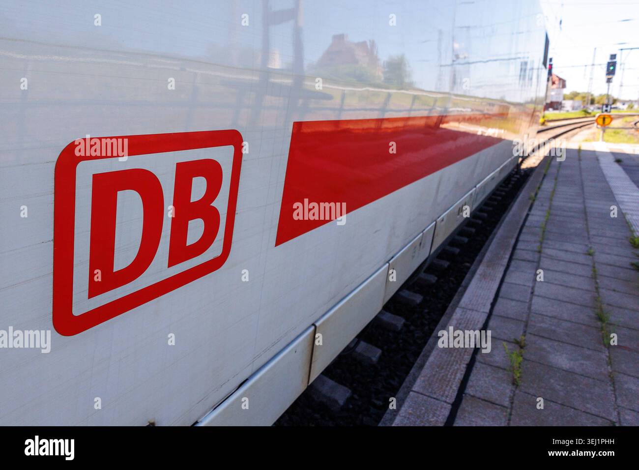 23.05.2026 - Bahnhof in Pasewalk. Ein ICE Intercity Express steht am ...